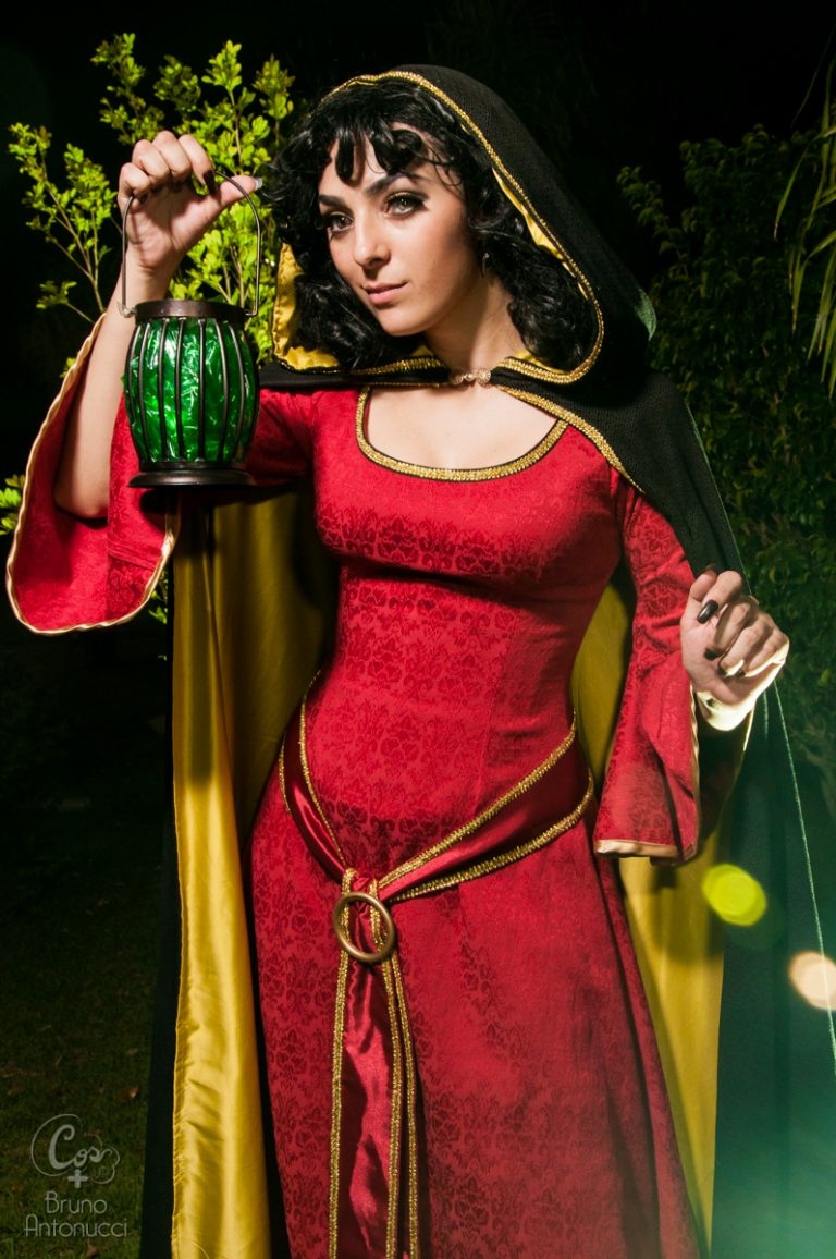 Cosplayer de Mamãe Gothel - Enrolados - Mundo Cosplayer