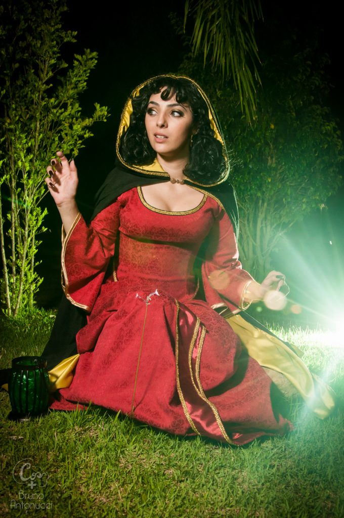 Cosplayer de Mamãe Gothel - Enrolados - Mundo Cosplayer