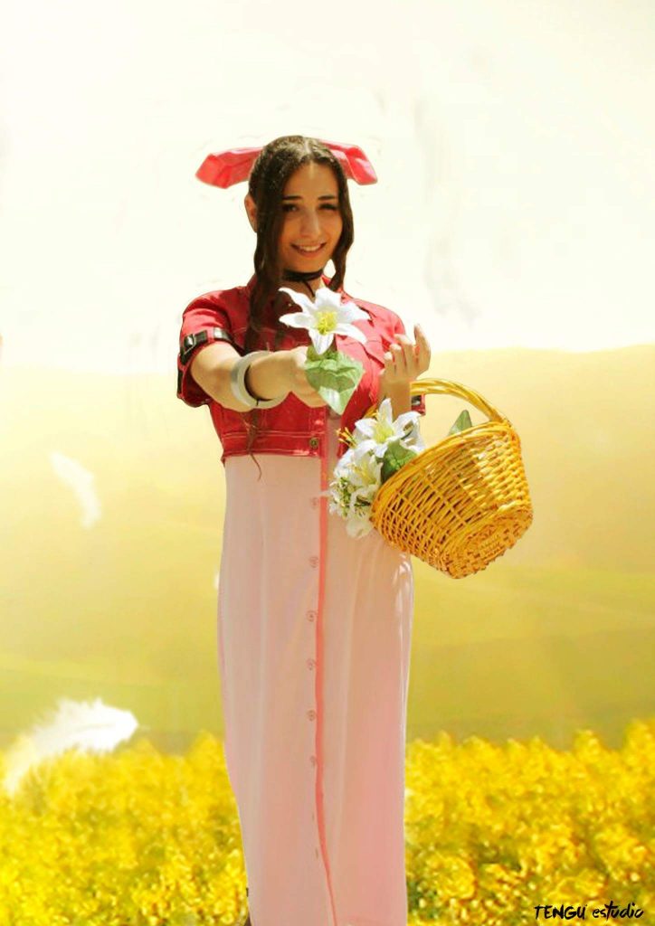 Aerith de Final Fantasy VII - Mundo Cosplayer