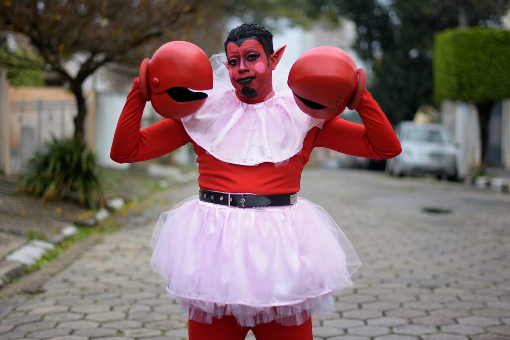 Dupla faz ensaio cosplay inspirado em vilões icônicos de As Meninas ...